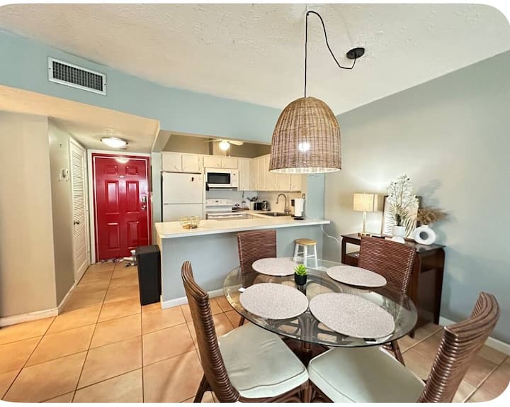 Cozy 1-bedroom Condo Near Pompano Beach Píer - Pompano Beach, FL
