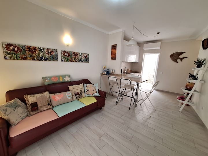 11 Minutes To Beach | Central Lagos Home | Aircon - Lagos