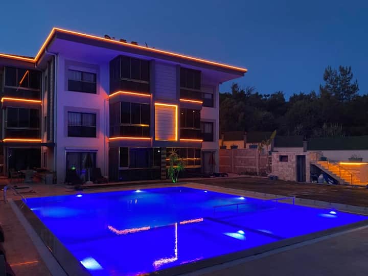 Ortak Havuzlu Denize Yakın 1+1 Tatil Evi - Kuşadası