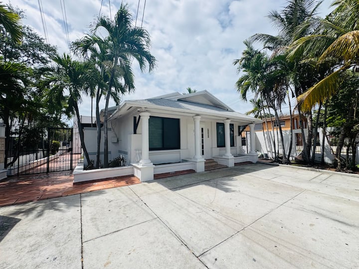 Cozy Stay 4br Near Calle Ocho + Food +Culture - South Miami, FL