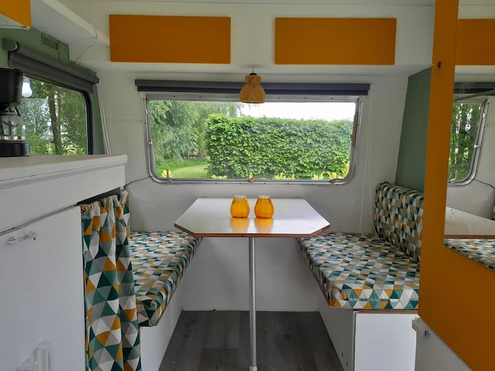 Retro-caravan - Lemmer