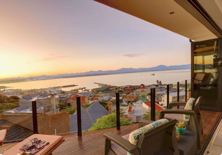 Spectacular View, Posh Finishes, Beach Close Luxos - Mossel Bay