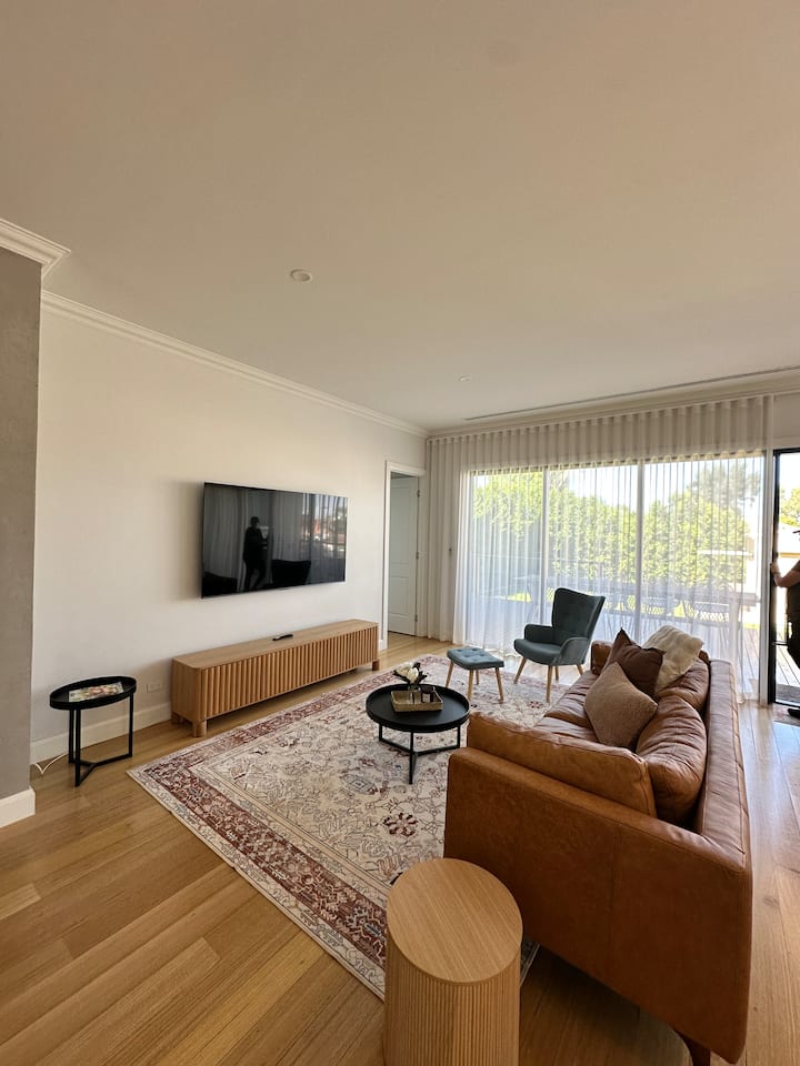 Magnificent Magnolia In The Heart Of Mildura - Mildura