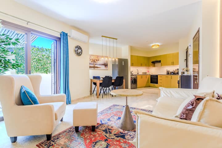 Estéa • Edgar's Modern Holiday Apartment - Paphos