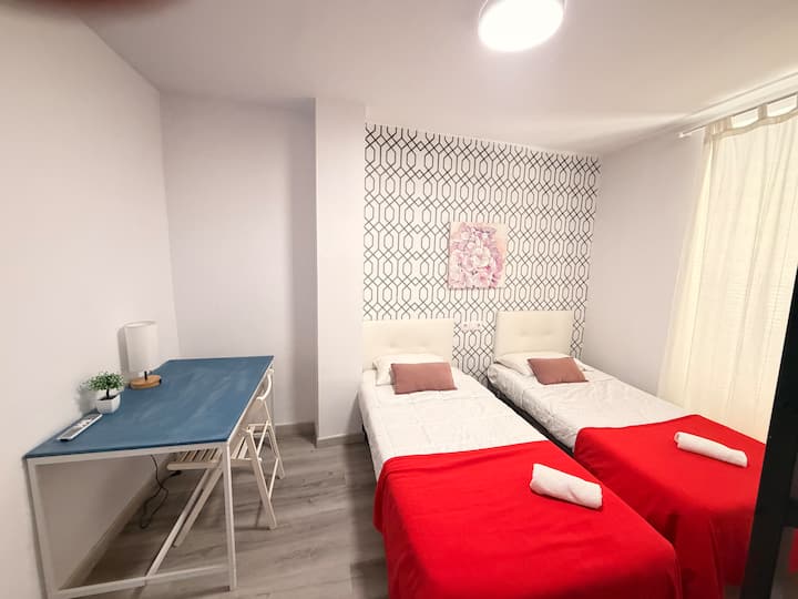 Habitación Doble Con Baño Compartido En El Centro - Valencia