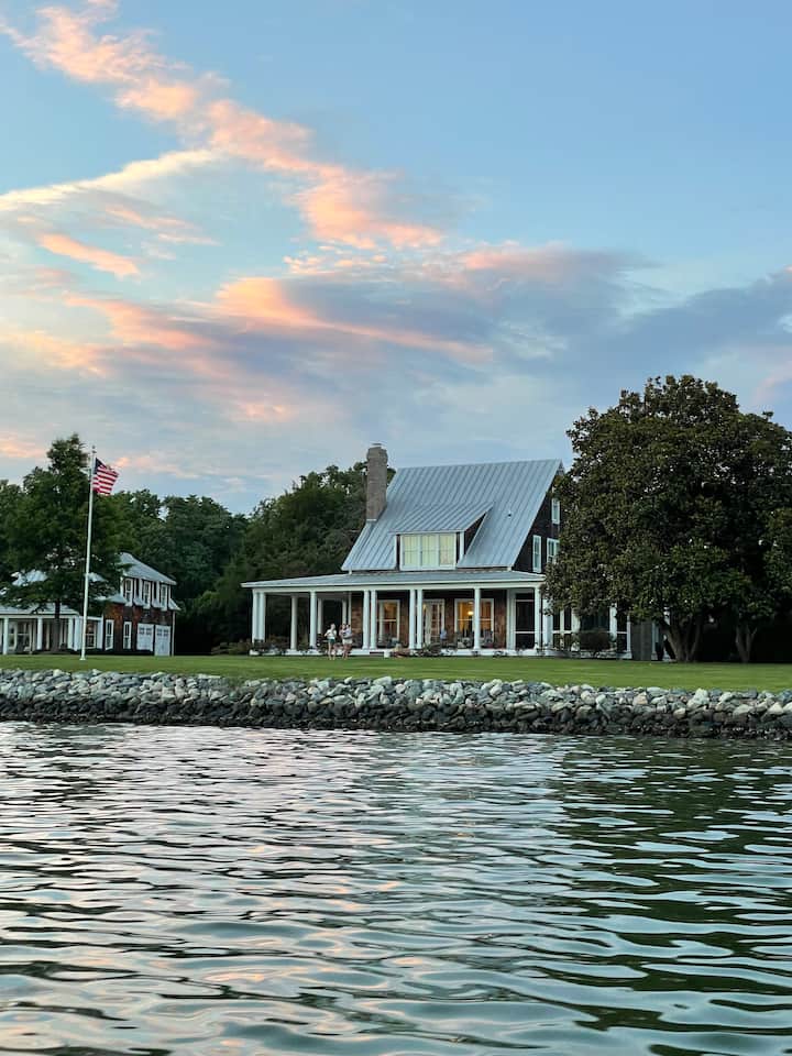 Stunning Waterfront House On 11- Acre Peninsula - Kilmarnock, VA