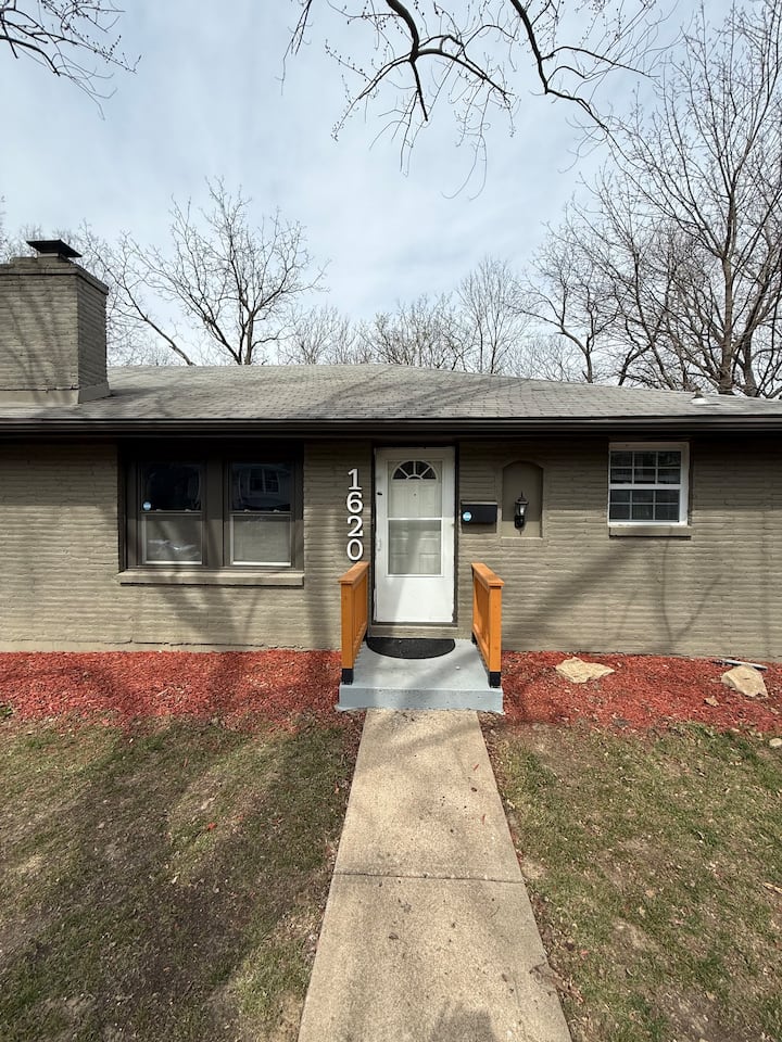 Newly Remodeled 2br Duplex Near Arrowhead Stadium - Independence, MO
