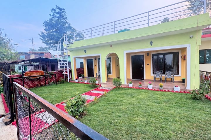 “Himalayan View, Kausani Heights Homestay. - Kausani