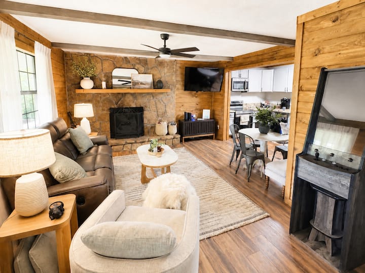 Modern Cabin Near Pigeon Forge| Arcade + Fire Pit - Pigeon Forge, TN