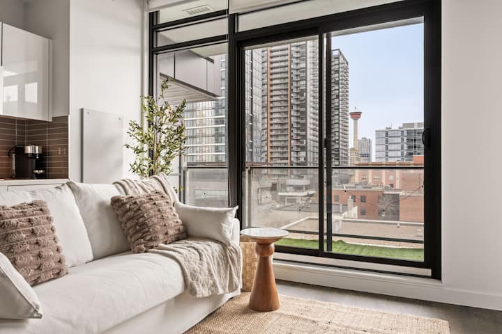 Beltline Dream Condo W/ Parking, Gym, Pool&views - Canada