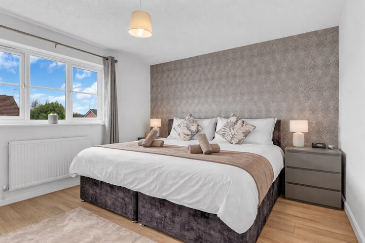 Sleeps 4 | 2.5 Bathroom | Wrexham Afc | Driveway - Wrexham