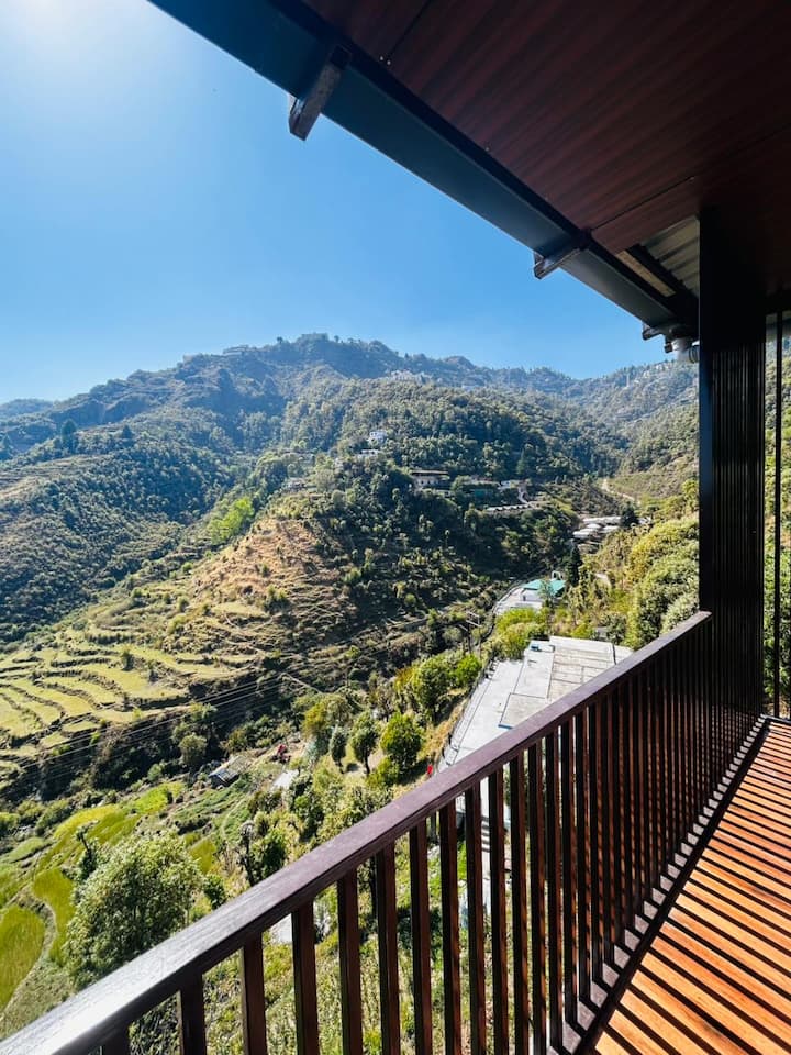 Situated On Mountain With Serene Valley View. - Mussoorie