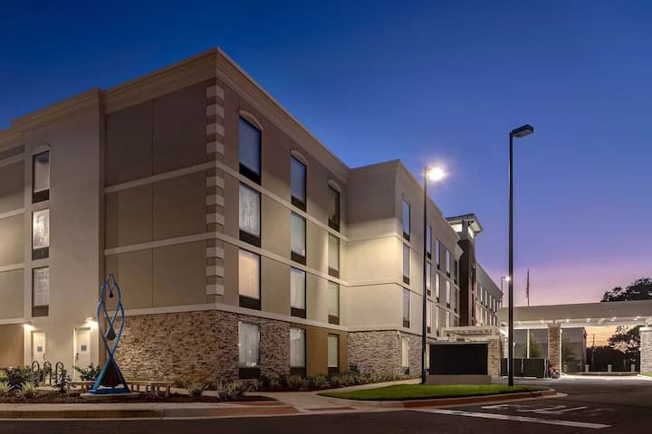 Gulf Breeze King Studio W/breakfast & Pool - Pensacola Beach, FL