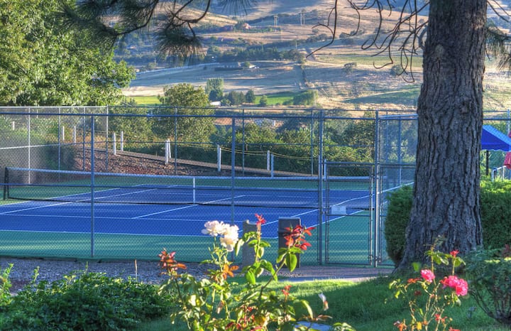 Ashland 2 Double Suite W/gym & Pool - Ashland, OR