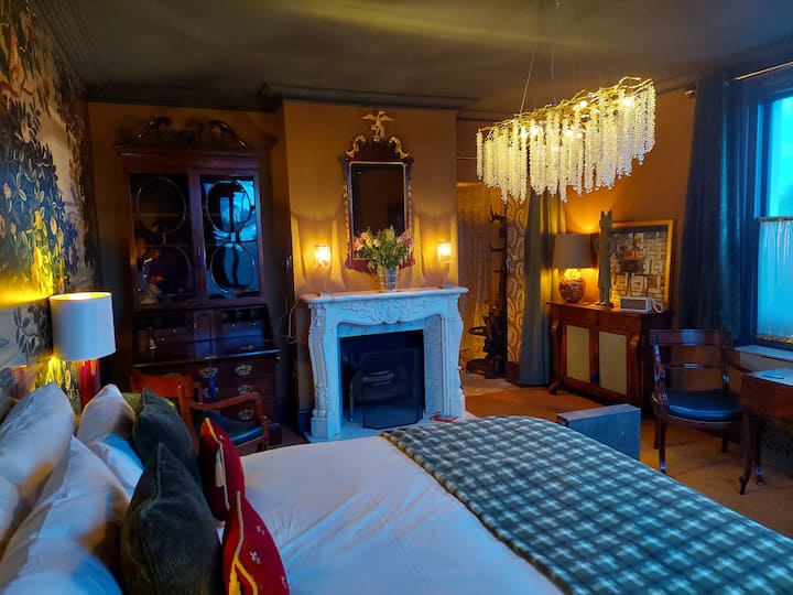 Stunning And Unique River Side Apartment - Steyning