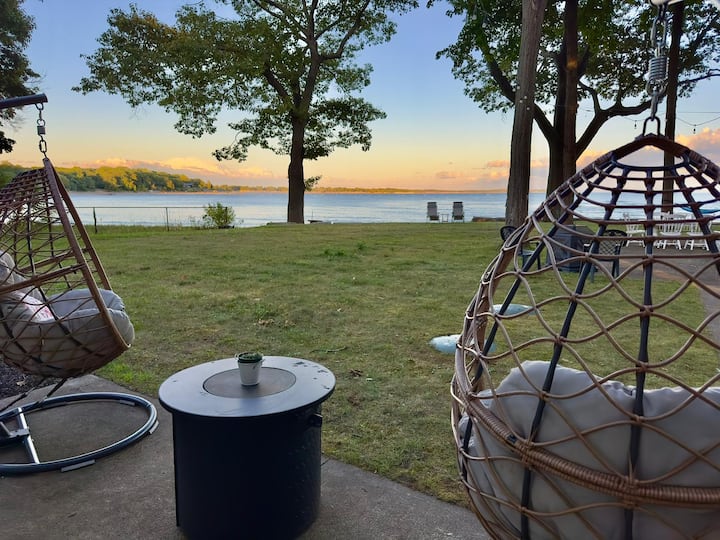 Beach House Getaway - Port Colborne