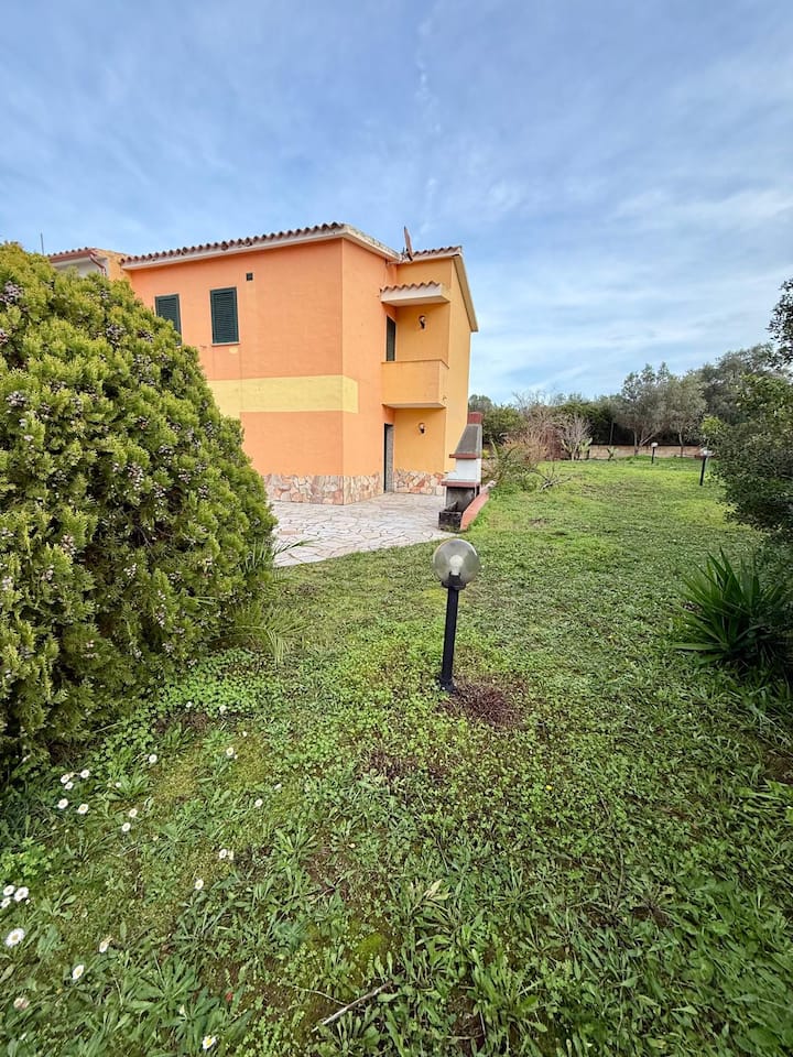 Villetta Con Ampio Giardino A Pochi Passi Dal Mare - Golfo Aranci