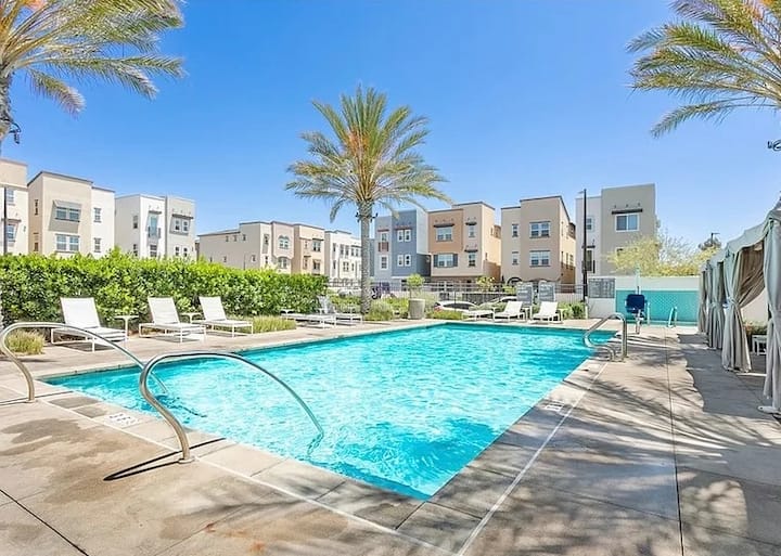 Oasis At The Center Of It All - Los Angeles, CA