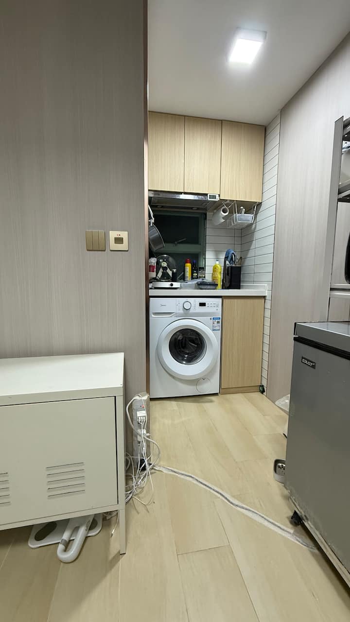 太子地鐵站8分鐘，奧運站8分鐘。電子密碼鎖 - Hong Kong