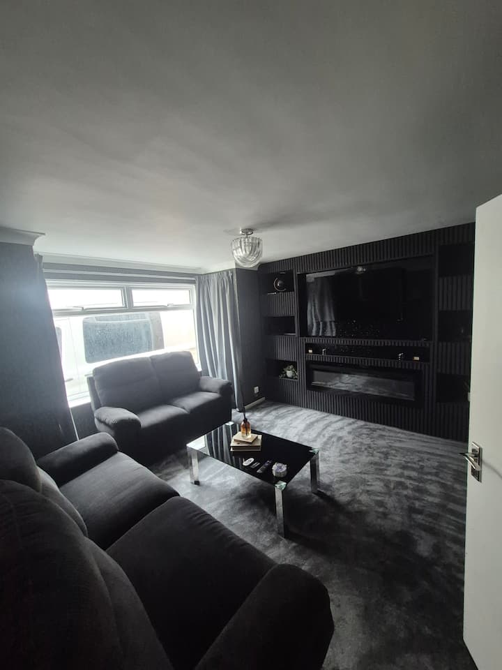 Close To Southport Town Centre & Train Station - Southport