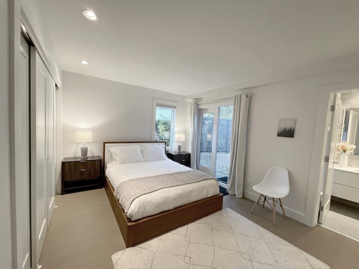 The Secret Suite | Private Entrance + Parking - Mount Seymour