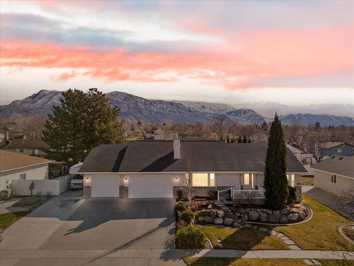 Fork In The Road | 2 King Suites | Sleeps 10 - Lehi, UT