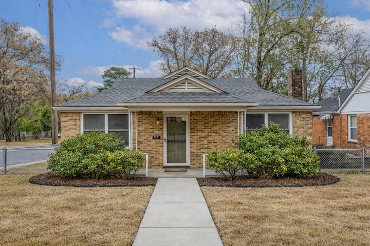 Comfy Bungalow | 3bdrm | 2ba | Fenced Yard | - North Little Rock, AR