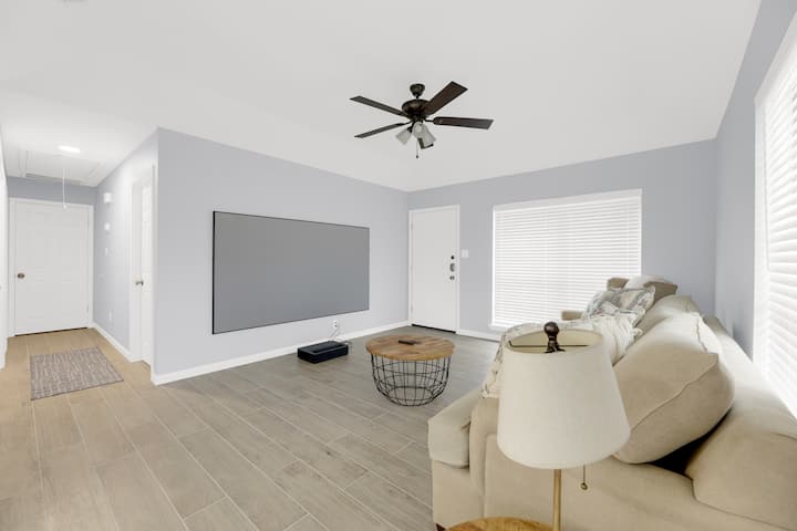 Cozy & Walkable Avocet Ave. Condo – Prime Location - McAllen, TX