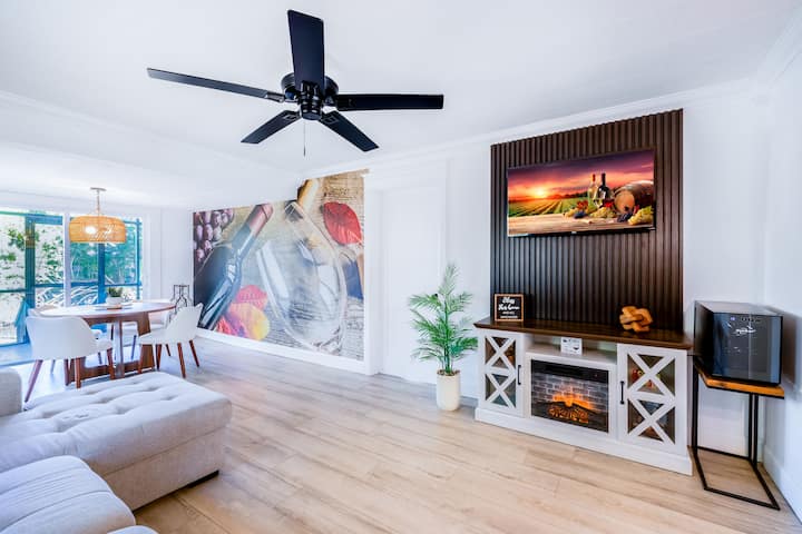 Coffee & Wine | Hot Tub | Near Beach & Downtown - Naples, FL