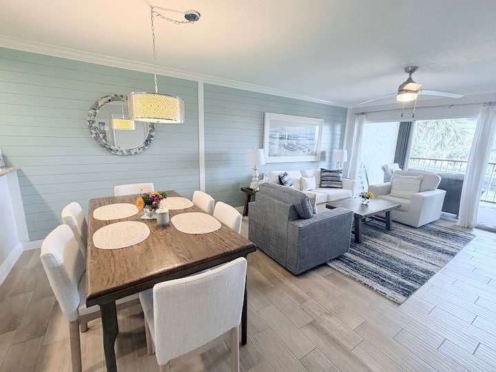 The Beach Haven - Walk To The Beach & Pool! - Jupiter, FL