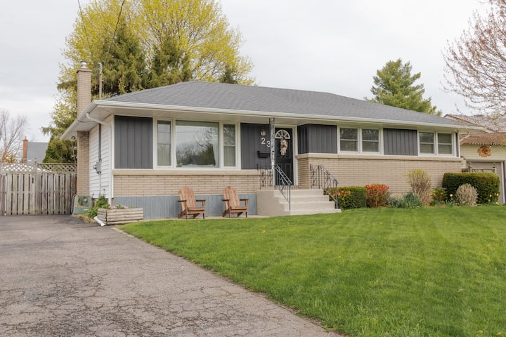 Quiet Home Near Port Dalhousie, Trails & Beaches - Sunset Beach