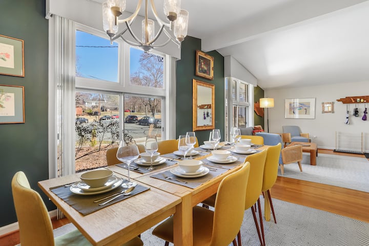 Mid-century Modern Family Home Backyard Oasis Dogs - Silver Spring, MD