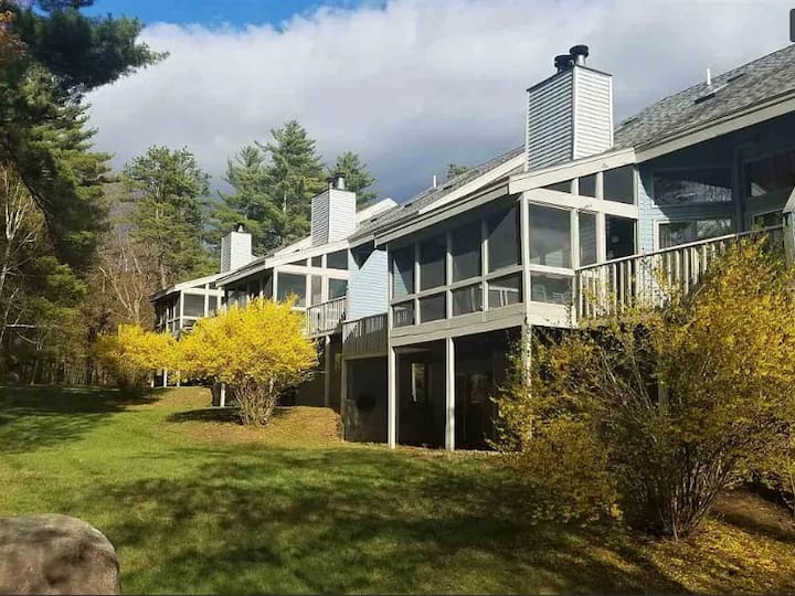 3 Br Condo With Fireplace, Pool, Spacious! - North Conway, NH
