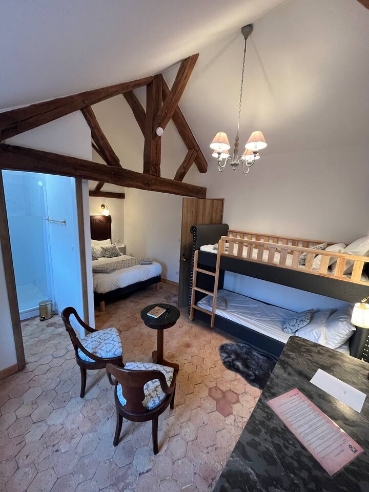 Chambre Familiale Dans Un Cadre Verdoyant - Méru