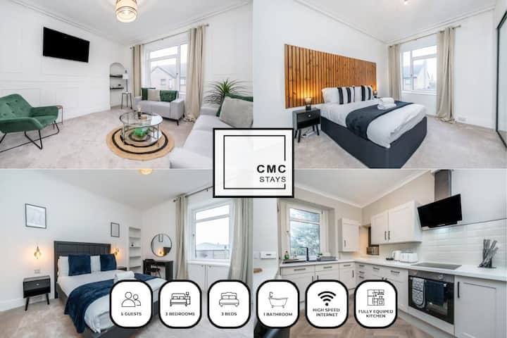 Stylish Blue Toon Base | Modern 3br Stay - Peterhead