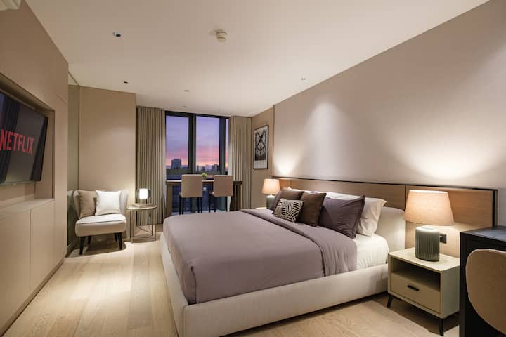 Makati Skyline View: Studio W/ King Bed+pool & Gym - Manila