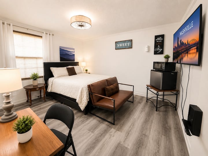 Spacious Suite W/half-bath Near Nissan - Smyrna, TN