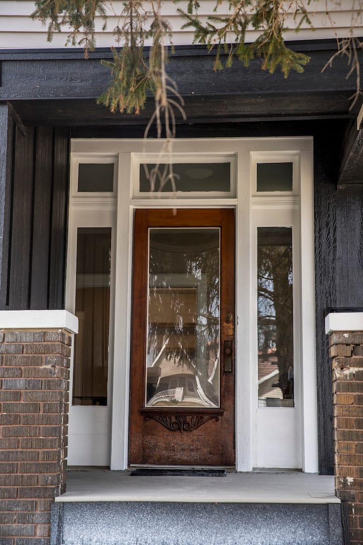 3bed 2bath, Walk To Ue, New Reno, Parking & More! - Evansville, IN