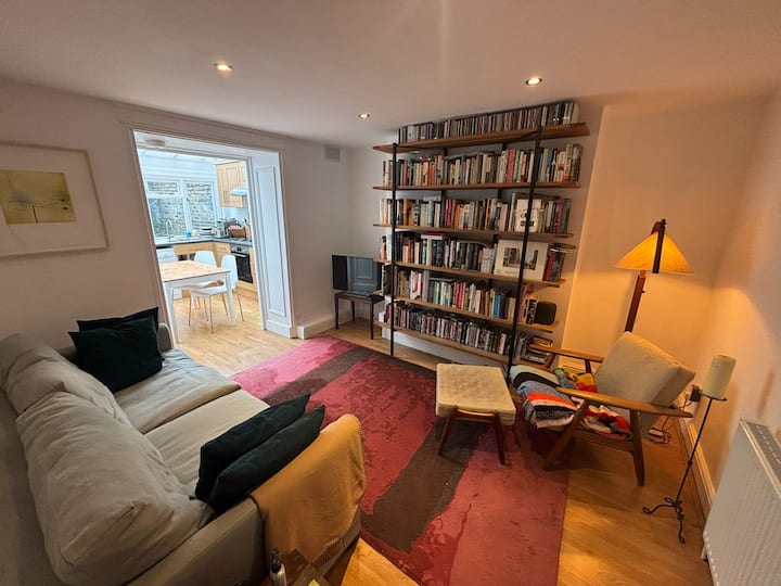 Characterful Garden Flat W/conservatory (Zone 1/2) - London