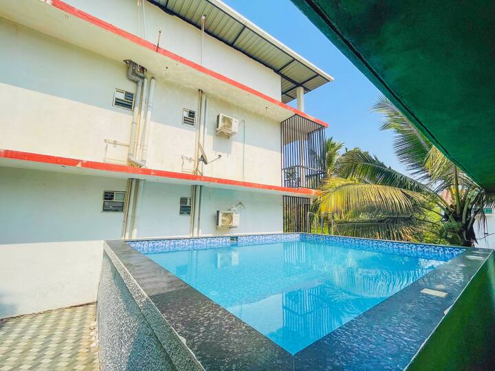 5br Floor For Groups | Rooftop Pool & Café - Goa