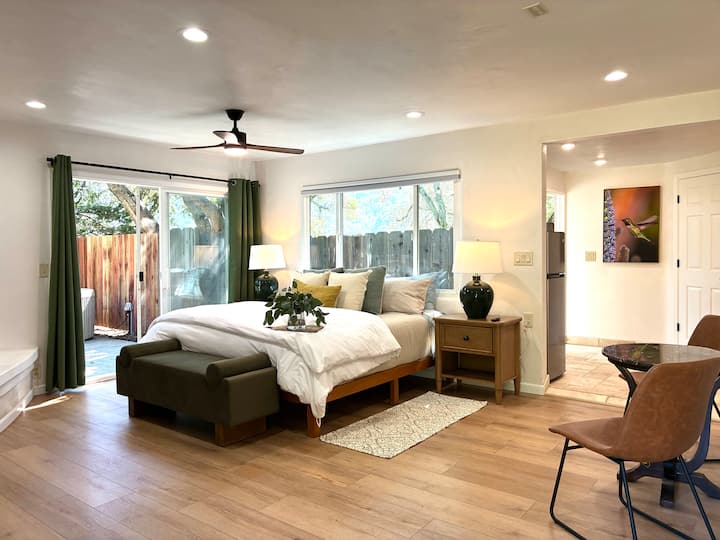 Garzas Canyon Lodge- Private Hot Tub, Backyard - Big Sur, CA