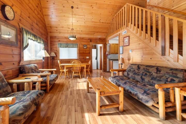 Warrens Cabin Escape • Relax & Unwind - Fort McCoy, WI