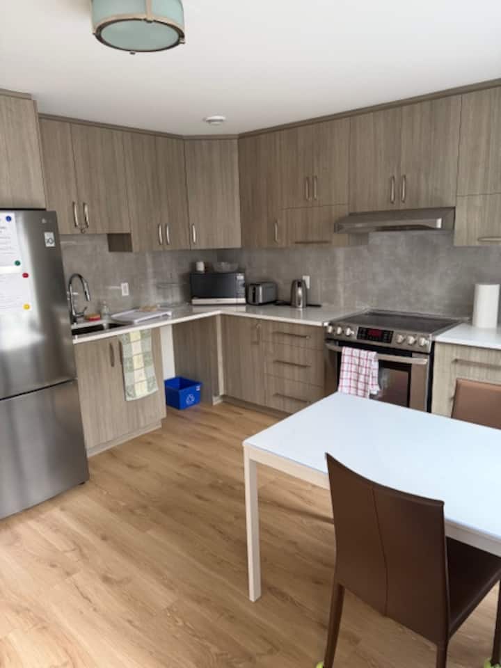 Pied à Terre Tout Inclus Near Airport , Private. - Dorval