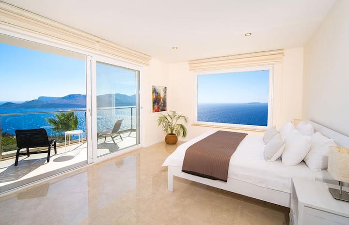 Kaş Yarımadada Deniz Manzaralı 5 Odalı Villa - Kaş