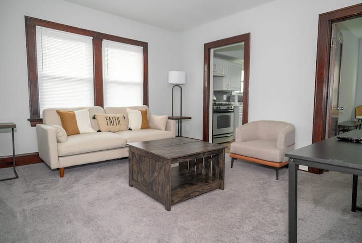 City Oasis: Stylish 2-bedroom Close To Attractions - Cincinnati, OH
