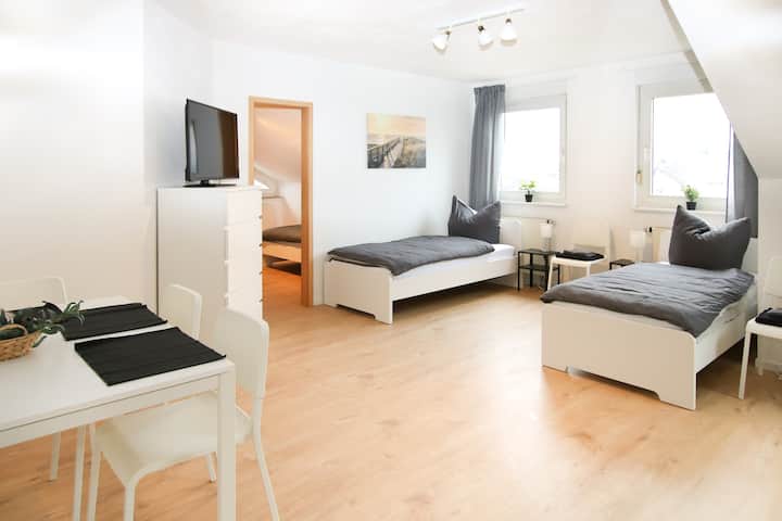 Mrliving | Helle Monteurwohnung | 3 P | Parkplatz - Giessen