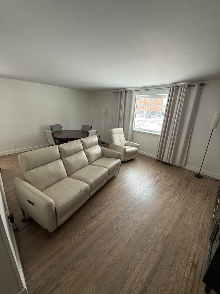 Great Location - 3 Bedrooms And 6 Beds 1 1/2 Baths - Winnipeg