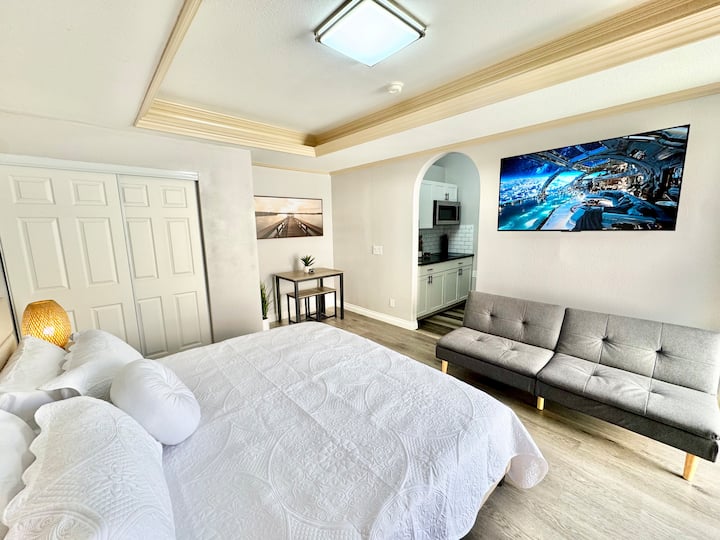 The Valley Studio | Modern Retreat - Las Vegas