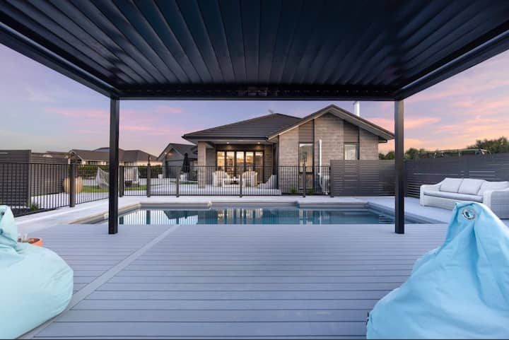 Family Home In St Kilda - Cambridge