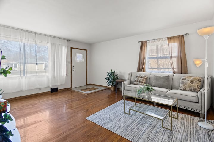 Comfortable 3-bedroom Lower Duplex Unit - Brookfield, WI